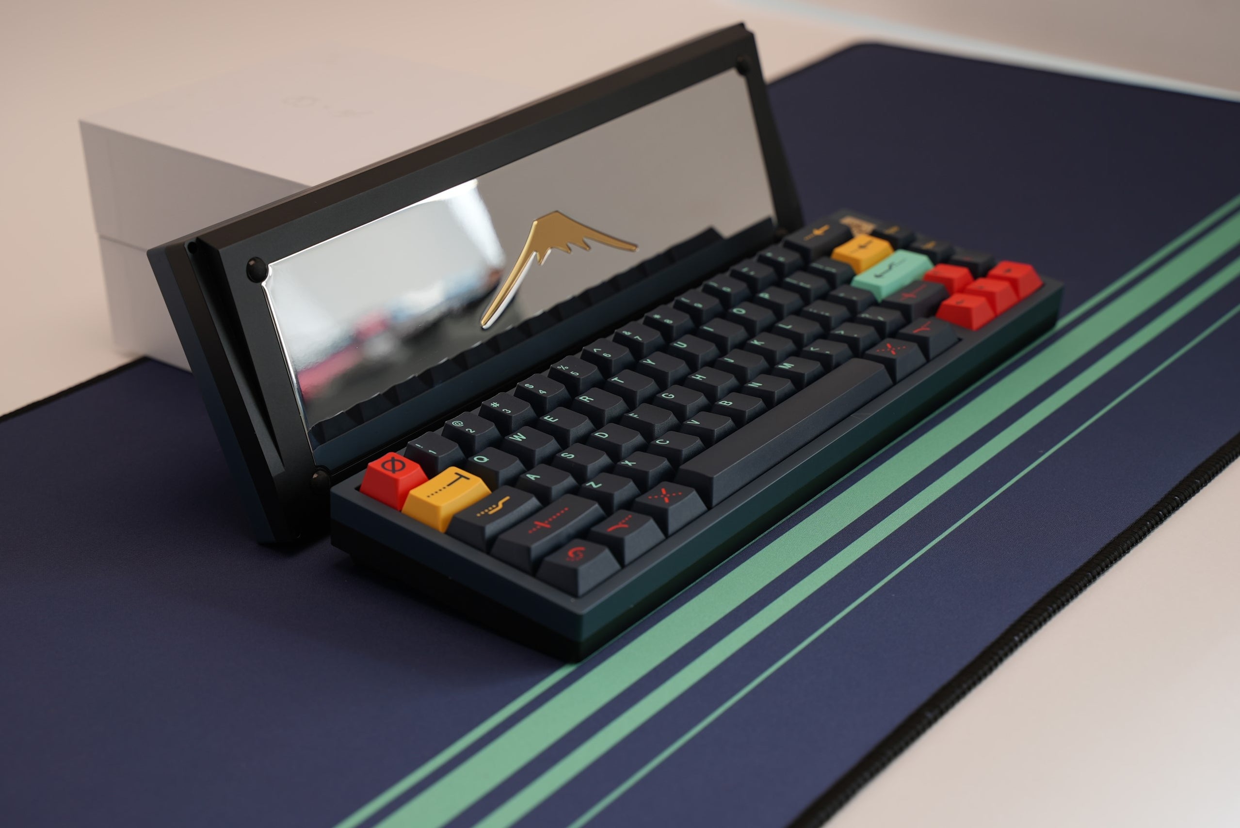 Fuji 65v2 Swirl Keyboard - Metro x Cyberpunk — Deskhero.ca Inc.