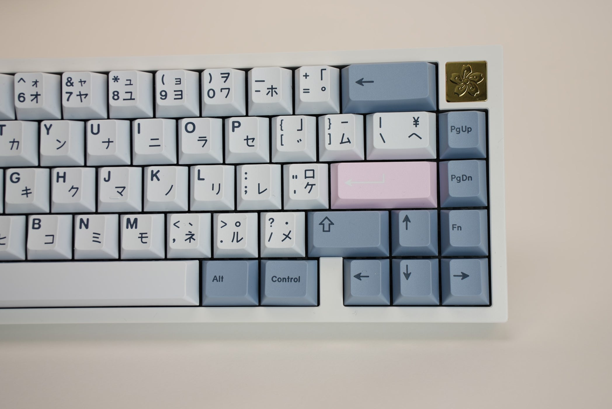 Fuji 65v2 Swirl Keyboard - Snow White — Deskhero.ca Inc.
