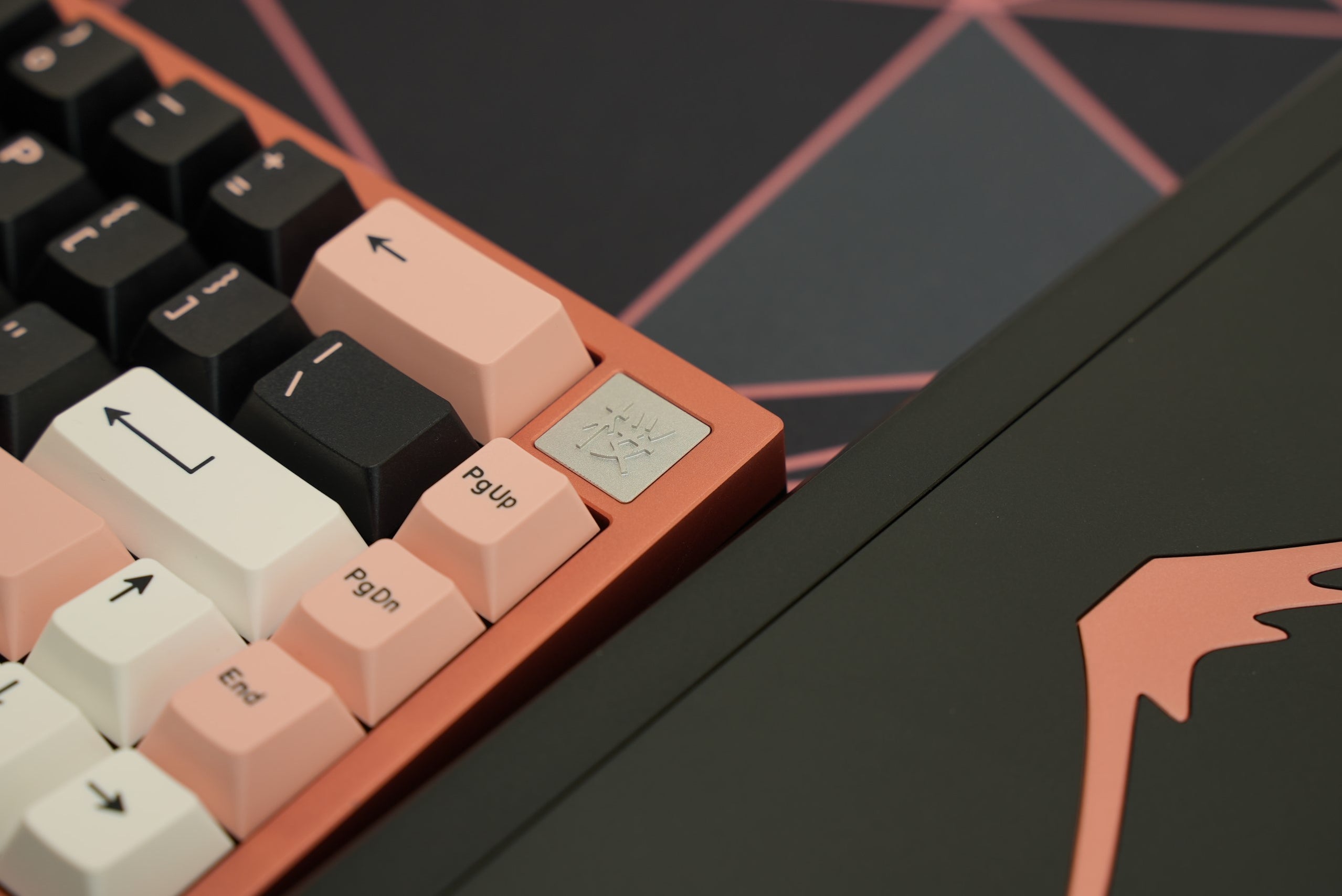 Fuji 65v2 Swirl Keyboard - PINKBLACK — Deskhero.ca Inc.