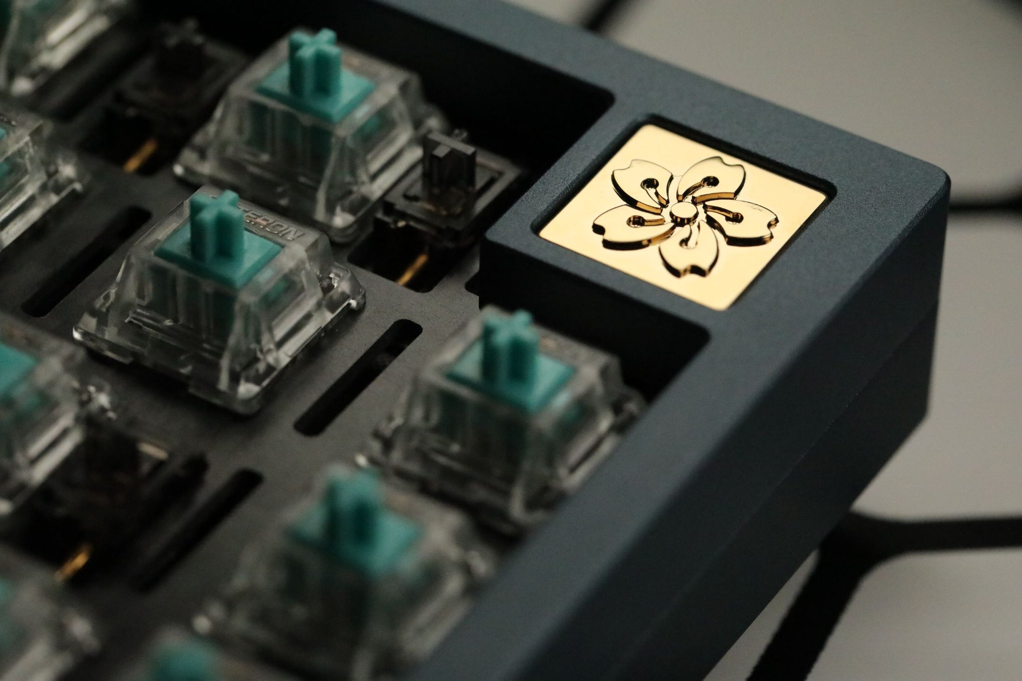 Keyboards — Deskhero.ca Inc.